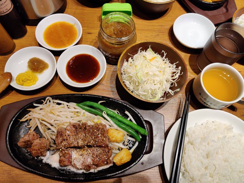 ร้าน 1 Pound Steak & Hamburg Takeru Nipponbashi, Naniwa Ward, Osaka ...