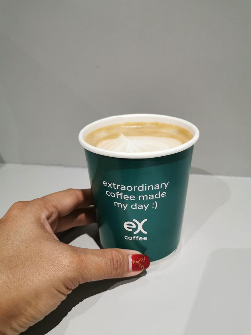 ลาเต้ร้อน • 45 บาท จ่ายผ่านแรบบิท ลดอีก 10 บาท ร้าน eXcoffee ยูเนี่ยน มอลล์ - Wongnai