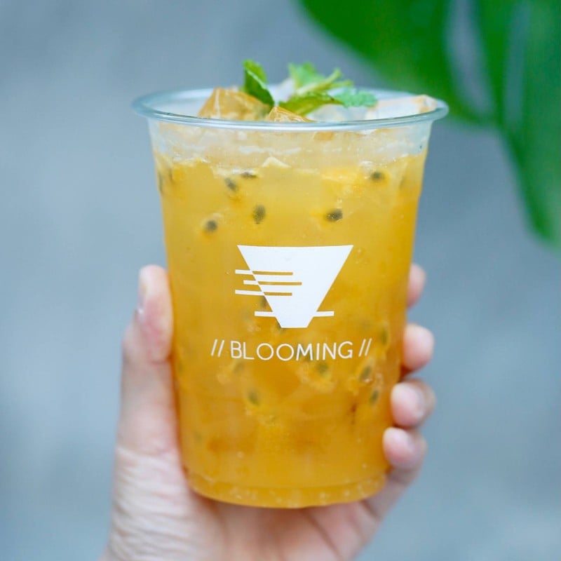[รีวิว] ร้าน Blooming Cafe | เมนูแนะนำ รูปภาพ ราคา