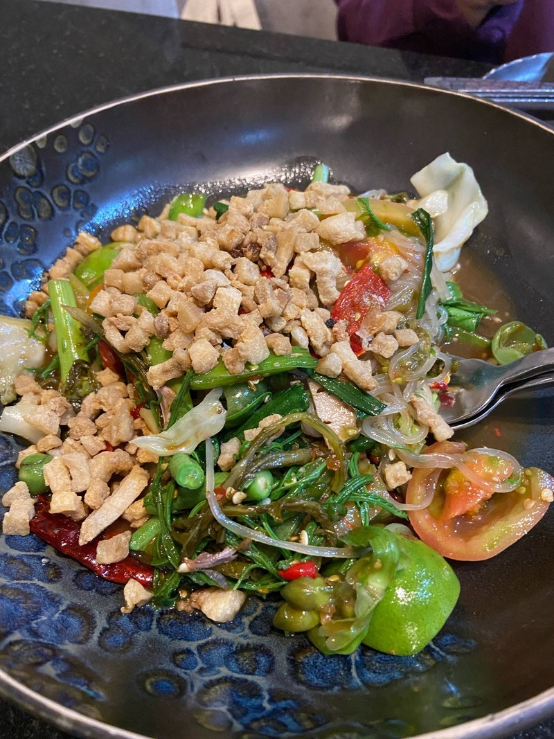 ตำเส้นเล็ก • ตำเส้นเล็ก ร้าน Phed Phed Bistro อยู่ในโครงการ the circle ...