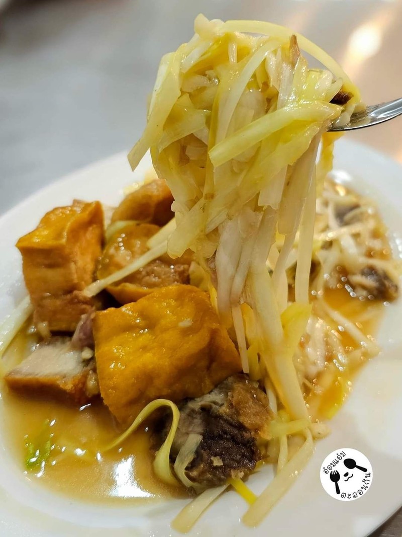 ผัดเต้าหู้ถั่วงอกกุยช่ายขาวหมูกรอบ ร้าน ตึ๊งข้าวต้มหัวปลา บางบอน