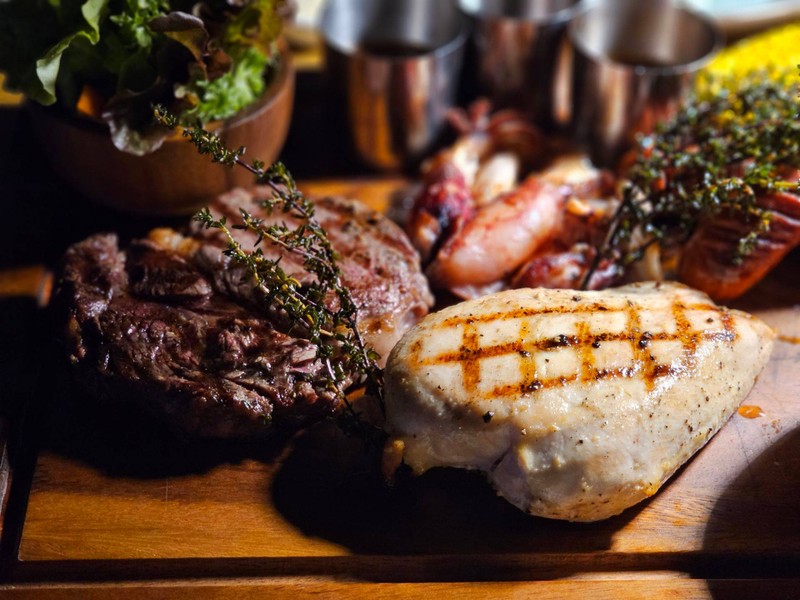 Surf&Turf Set A ร้าน Silver Moon Rooftop Bar Novotel Sriracha & Koh Si ...