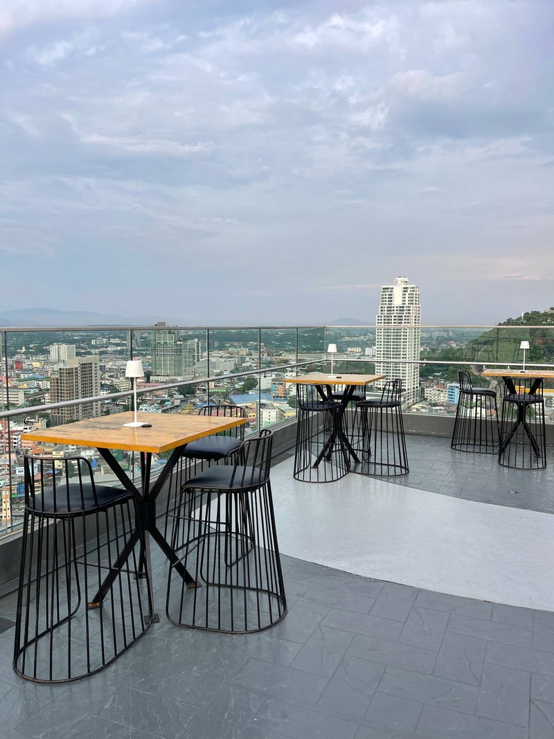 รูป Silver Moon Rooftop Bar Novotel Sriracha & Koh Si Chang Marina Bay