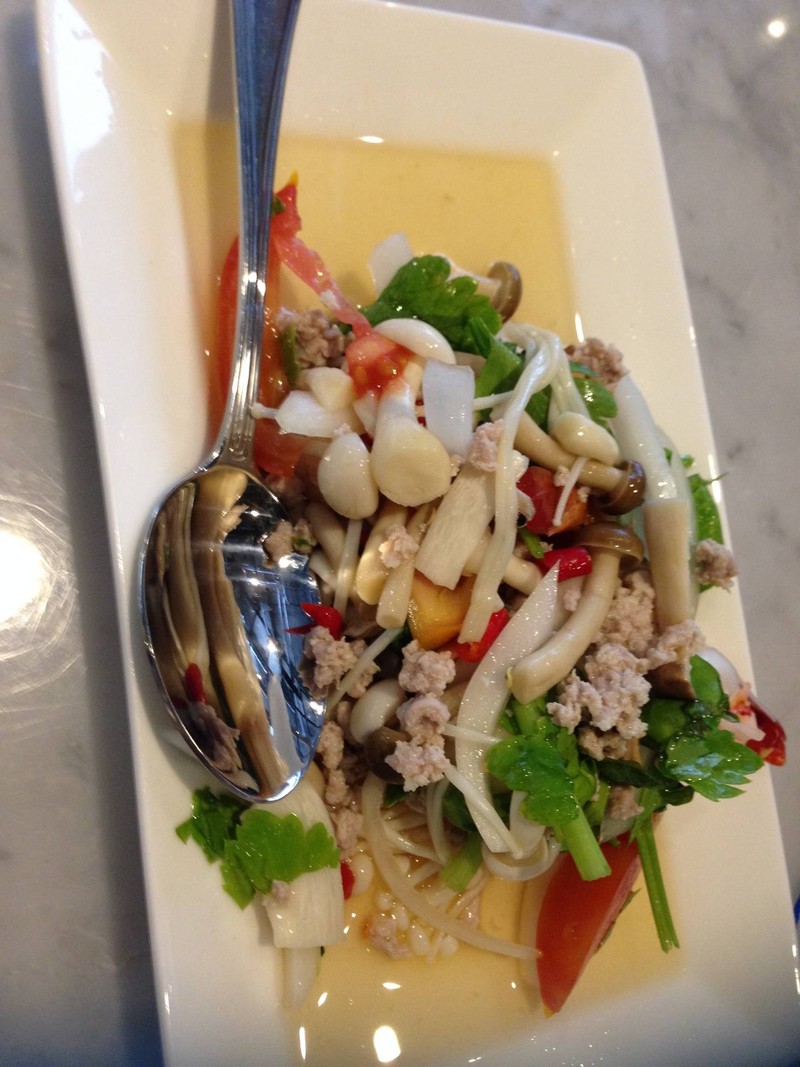 รูป ครัวดอกไม้ขาว สยามสแควร์ วัน