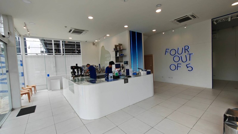 รูป FOUR OUT OF 5 พระราม 3